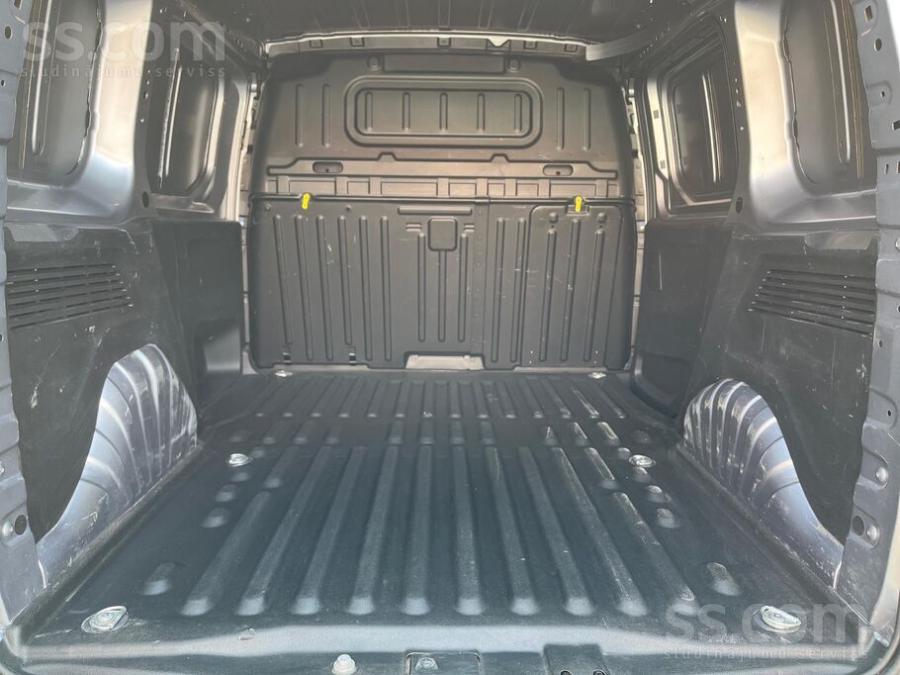 Grey Citroen Berlingo 2020 in Riga, with an engine capacity of 1.60 L and mileage of 260 thousand km for 7990 €, photo 11 on AUTOMOTO.COM.LV