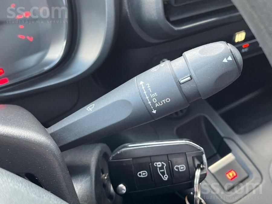 Grey Citroen Berlingo 2020 in Riga, with an engine capacity of 1.60 L and mileage of 260 thousand km for 7990 €, photo 19 on AUTOMOTO.COM.LV