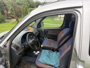 Pelēks Citroen Berlingo 2000 Viļņa, ar dzinēja tilpumu 2.00 L un nobraukumu 380 tūkst. km par 1500 €, foto  vietnē AUTOMOTO.COM.LV