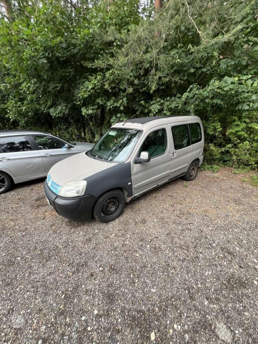 Pelēks Citroen Berlingo 2002 Kauņa, ar dzinēja tilpumu 2.00 L un nobraukumu 350 tūkst. km par 600 €, foto 1 vietnē AUTOMOTO.COM.LV