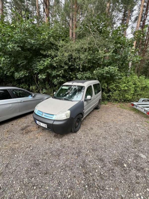 Grey Citroen Berlingo 2002 in Kaunas, with an engine capacity of 2.00 L and mileage of 350 thousand km for 600 €, photo 2 on AUTOMOTO.COM.LV