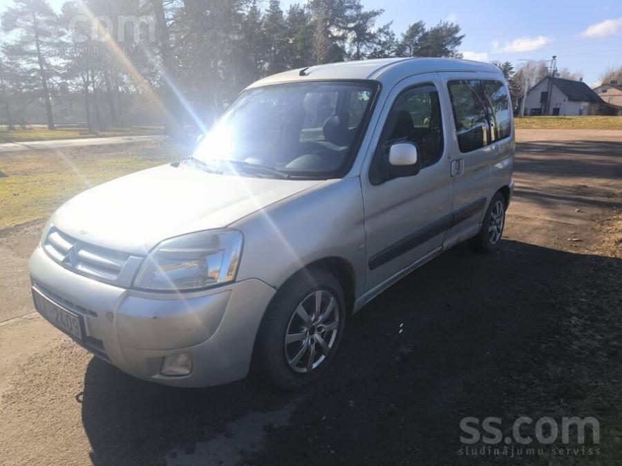 Grey Citroen Berlingo 2004 in Riga, with an engine capacity of 2.00 L and mileage of 400 thousand km for 1700 €, photo 3 on AUTOMOTO.COM.LV