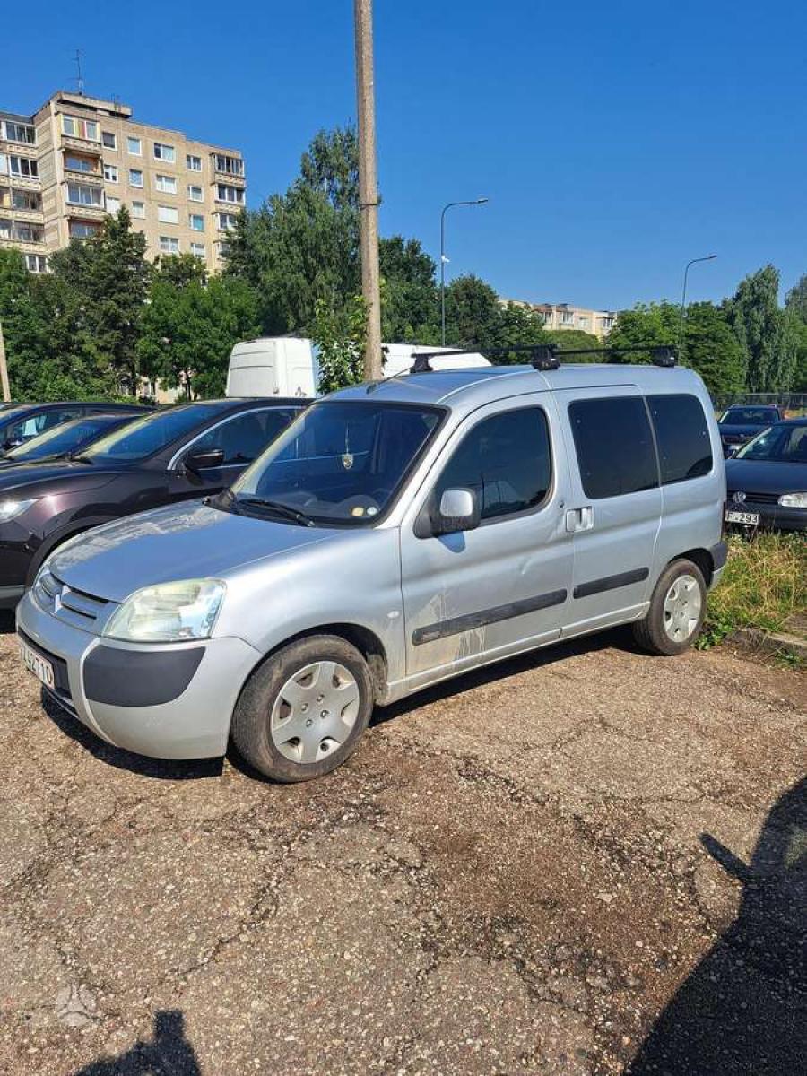 Grey Citroen Berlingo 2004 in Kaunas, with an engine capacity of 1.60 L and mileage of 270 thousand km for 550 €, photo 1 on AUTOMOTO.COM.LV