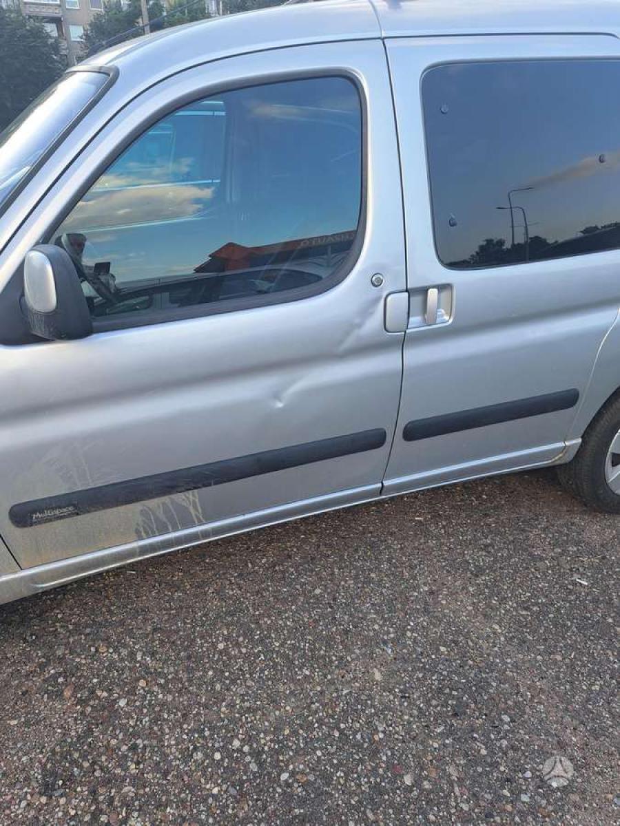 Grey Citroen Berlingo 2004 in Kaunas, with an engine capacity of 1.60 L and mileage of 270 thousand km for 550 €, photo 5 on AUTOMOTO.COM.LV