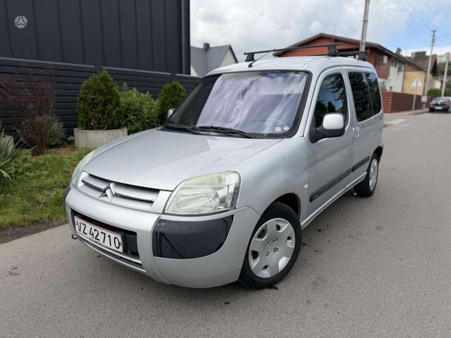 Grey Citroen Berlingo 2004 in Kaunas, with an engine capacity of 1.59 L and mileage of 271 thousand km for 1650 €, photo 1 on AUTOMOTO.COM.LV