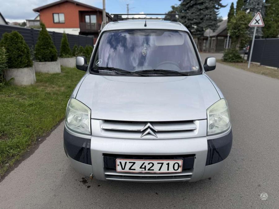 Grey Citroen Berlingo 2004 in Kaunas, with an engine capacity of 1.59 L and mileage of 271 thousand km for 1650 €, photo 4 on AUTOMOTO.COM.LV