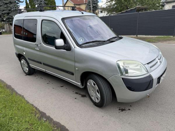 Pelēks Citroen Berlingo 2004 Kauņa, ar dzinēja tilpumu 1.59 L un nobraukumu 271 tūkst. km par 1650 €, foto 4 vietnē AUTOMOTO.COM.LV