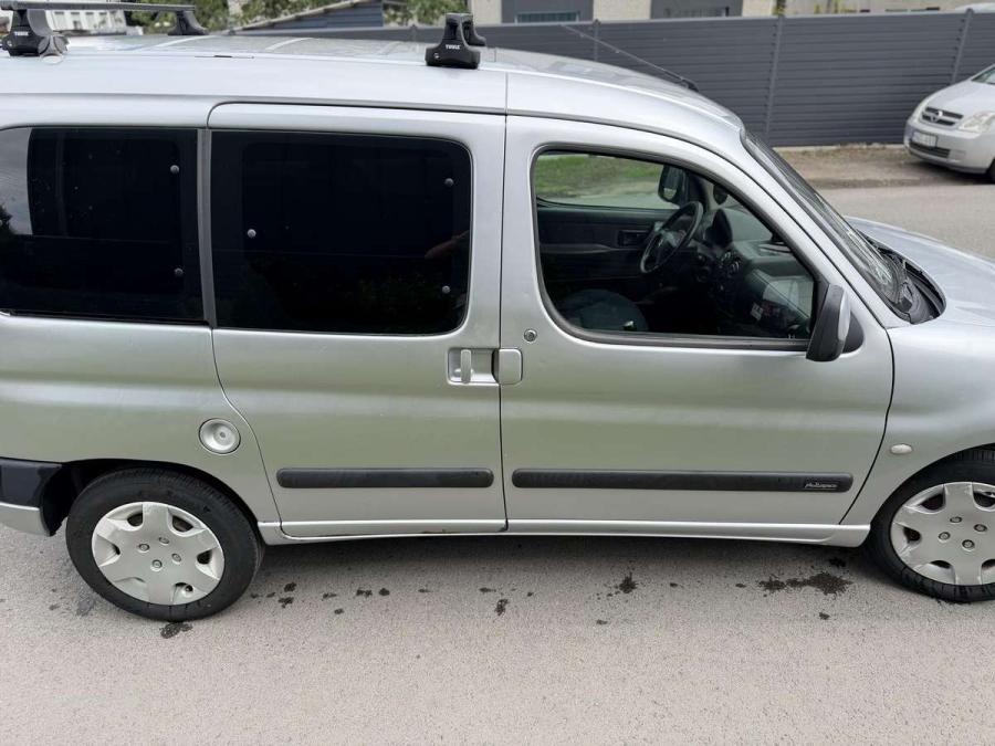 Grey Citroen Berlingo 2004 in Kaunas, with an engine capacity of 1.59 L and mileage of 271 thousand km for 1650 €, photo 6 on AUTOMOTO.COM.LV