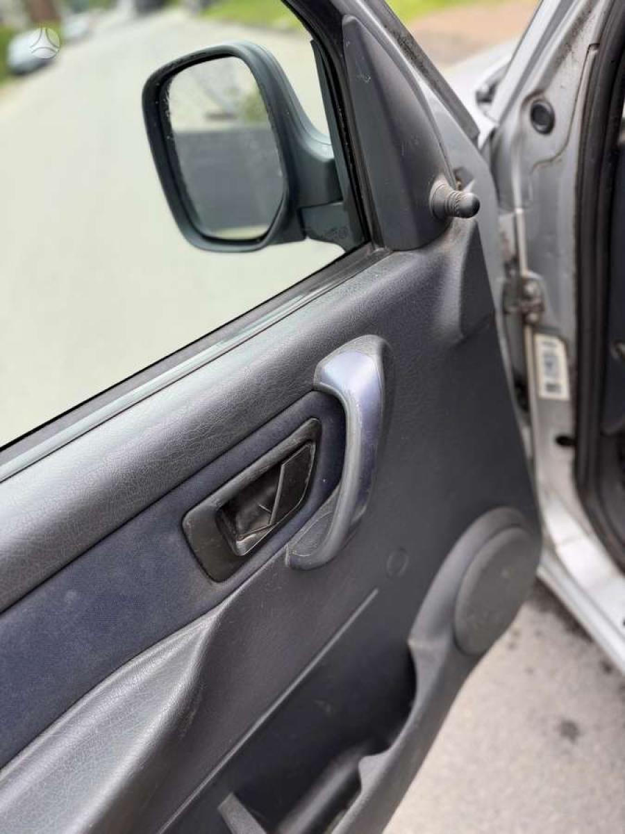 Grey Citroen Berlingo 2004 in Kaunas, with an engine capacity of 1.59 L and mileage of 271 thousand km for 1650 €, photo 12 on AUTOMOTO.COM.LV