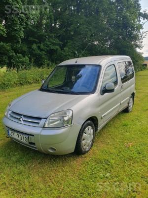 Pelēks Citroen Berlingo 2004 Cēsis, ar dzinēja tilpumu 1.90 L un nobraukumu 515 tūkst. km par 920 €, foto 3 vietnē AUTOMOTO.COM.LV