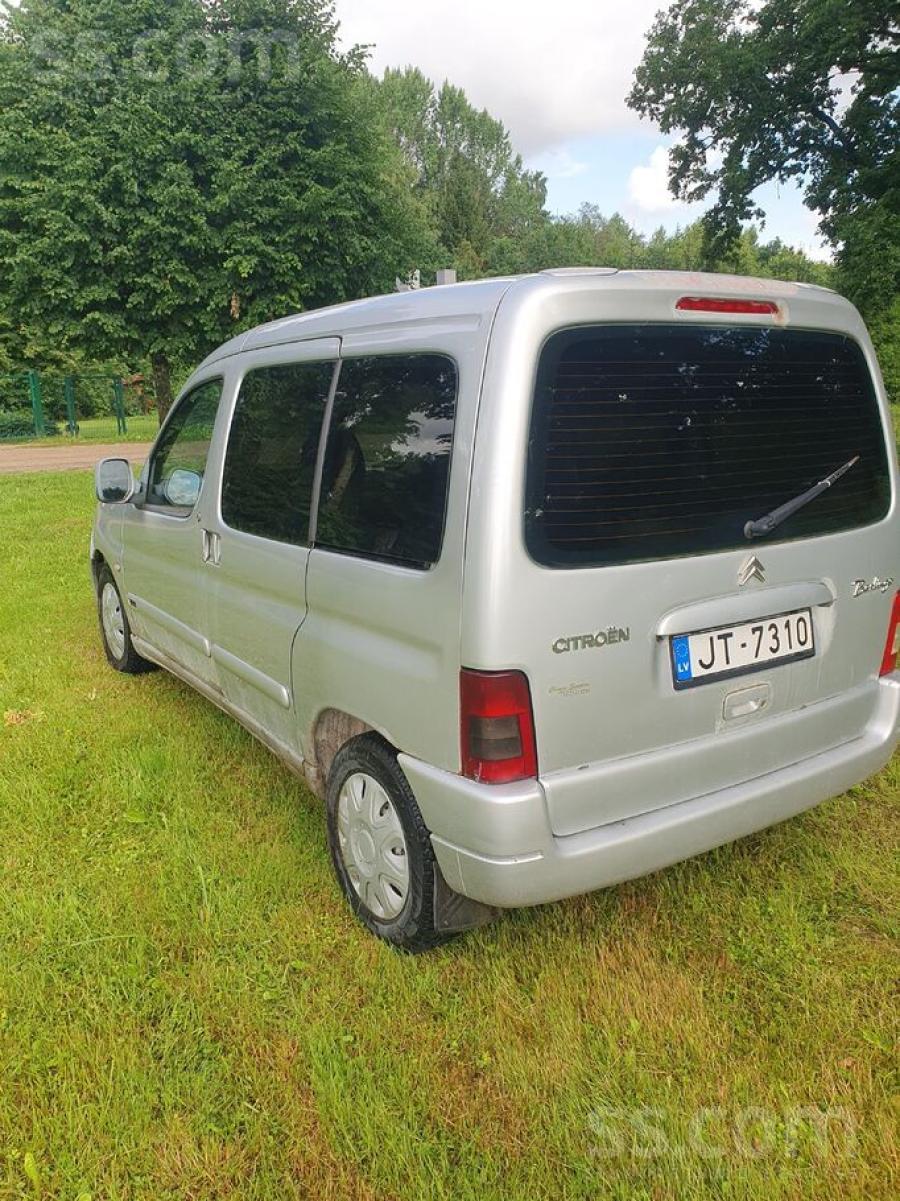 Pelēks Citroen Berlingo 2004 Cēsis, ar dzinēja tilpumu 1.90 L un nobraukumu 515 tūkst. km par 920 €, foto 4 vietnē AUTOMOTO.COM.LV