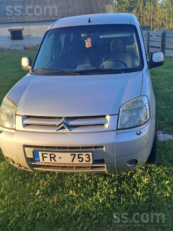 Grey Citroen Berlingo 2005 in Kraslava, with an engine capacity of 1.90 L and mileage of 350 thousand km for 1200 €, photo 1 on AUTOMOTO.COM.LV