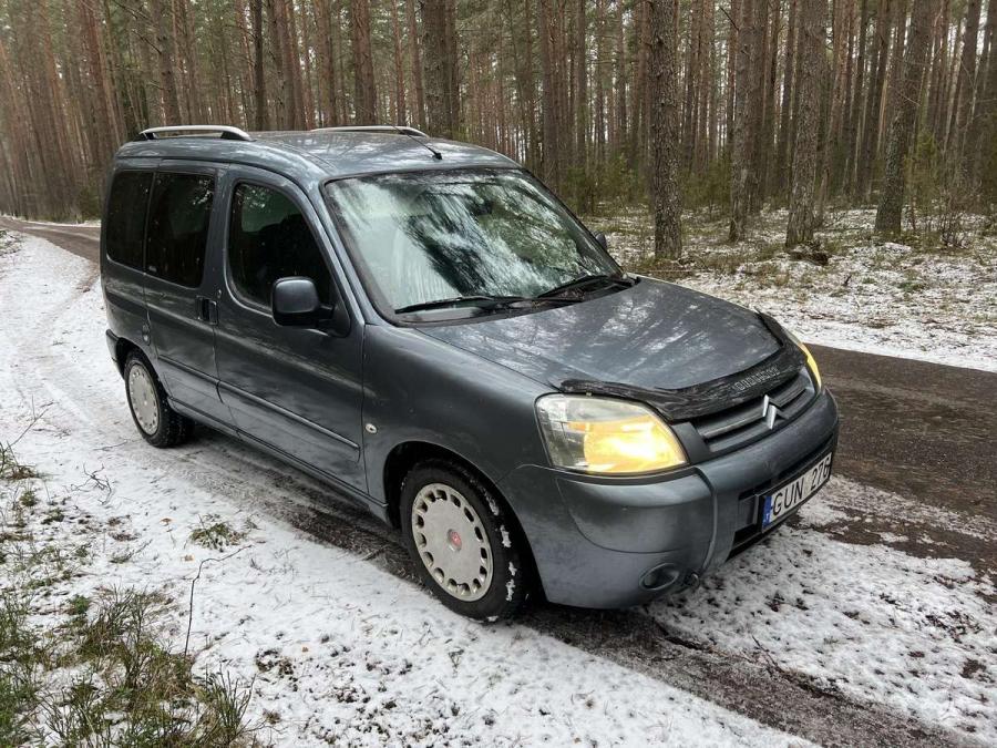 Grey Citroen Berlingo 2007 in Vilnius, with an engine capacity of 1.56 L and mileage of 398 thousand km for 850 €, photo 1 on AUTOMOTO.COM.LV
