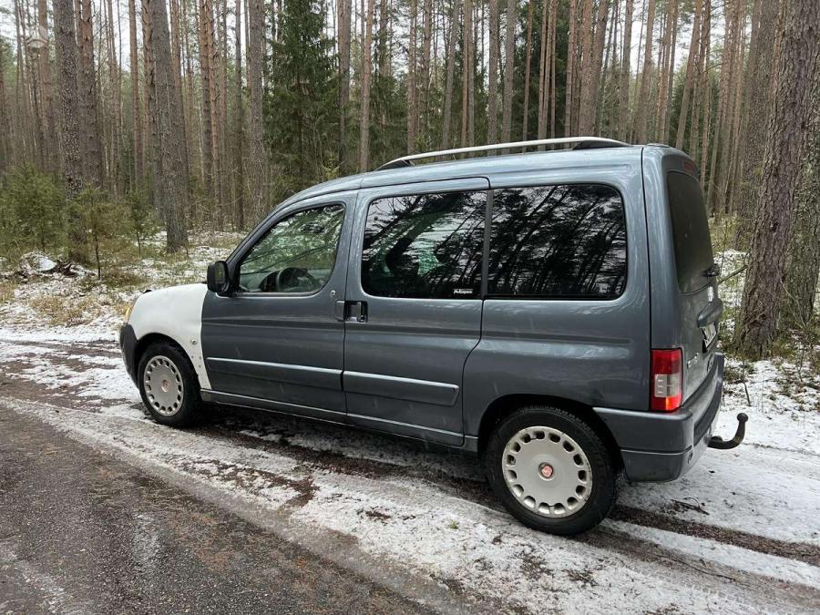 Grey Citroen Berlingo 2007 in Vilnius, with an engine capacity of 1.56 L and mileage of 398 thousand km for 850 €, photo 4 on AUTOMOTO.COM.LV