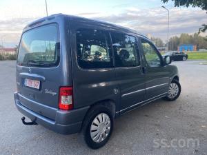 Grey Citroen Berlingo 2007 in Riga, with an engine capacity of 1.60 L and mileage of 259 thousand km for 2350 €, photo 5 on AUTOMOTO.COM.LV