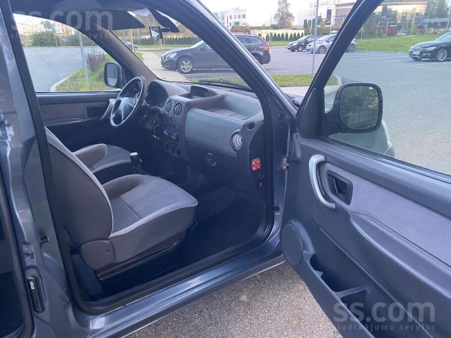 Grey Citroen Berlingo 2007 in Riga, with an engine capacity of 1.60 L and mileage of 259 thousand km for 2350 €, photo 13 on AUTOMOTO.COM.LV