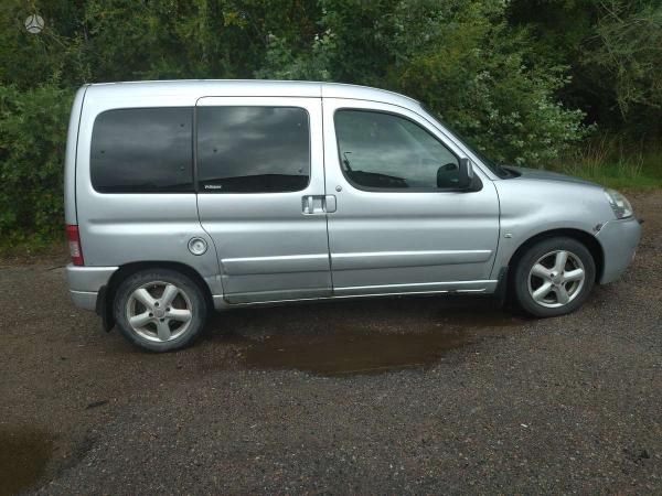 Grey Citroen Berlingo 2007 in Vilnius, with an engine capacity of 1.56 L and mileage of 299 thousand km for 2100 €, photo 1 on AUTOMOTO.COM.LV