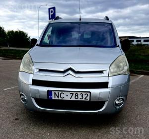 Grey Citroen Berlingo 2008 in Daugavpils, with an engine capacity of 1.60 L and mileage of 300 thousand km for 2750 €, photo 1 on AUTOMOTO.COM.LV