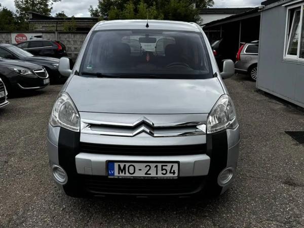 Pelēks Citroen Berlingo 2008 Daugavpils, ar dzinēja tilpumu 1.60 L un nobraukumu 294 tūkst. km par 2490 €, foto 2 vietnē AUTOMOTO.COM.LV