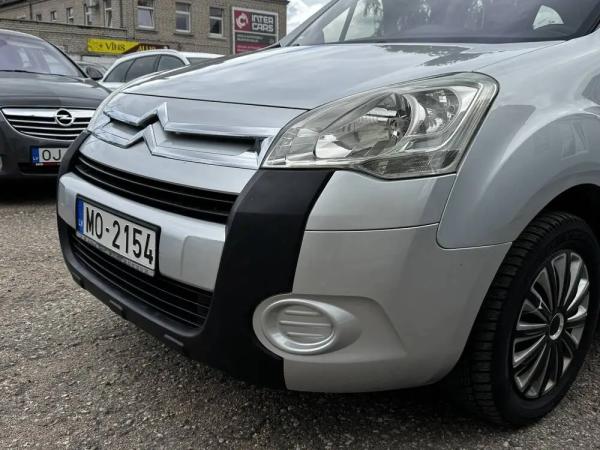 Pelēks Citroen Berlingo 2008 Daugavpils, ar dzinēja tilpumu 1.60 L un nobraukumu 294 tūkst. km par 2490 €, foto 7 vietnē AUTOMOTO.COM.LV