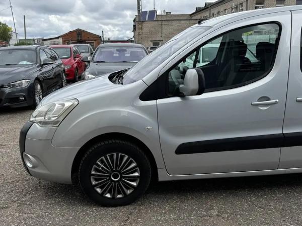 Pelēks Citroen Berlingo 2008 Daugavpils, ar dzinēja tilpumu 1.60 L un nobraukumu 294 tūkst. km par 2490 €, foto 8 vietnē AUTOMOTO.COM.LV