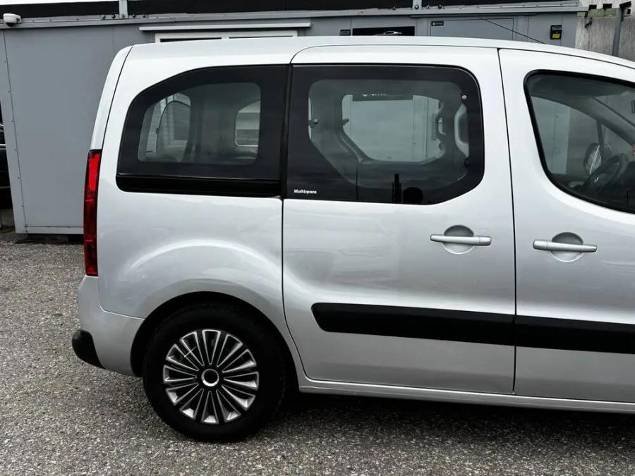 Grey Citroen Berlingo 2008 in Daugavpils, with an engine capacity of 1.60 L and mileage of 294 thousand km for 2490 €, photo 10 on AUTOMOTO.COM.LV