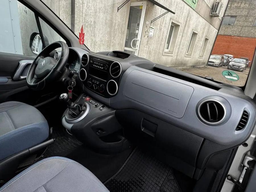 Grey Citroen Berlingo 2008 in Daugavpils, with an engine capacity of 1.60 L and mileage of 294 thousand km for 2490 €, photo 16 on AUTOMOTO.COM.LV