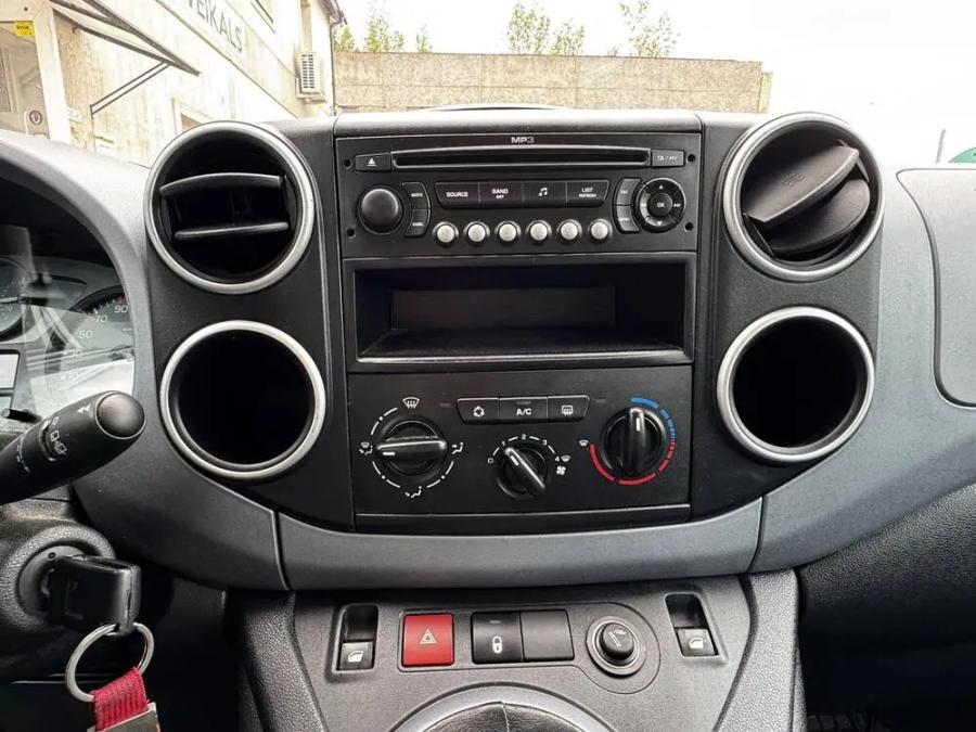Grey Citroen Berlingo 2008 in Daugavpils, with an engine capacity of 1.60 L and mileage of 294 thousand km for 2490 €, photo 18 on AUTOMOTO.COM.LV