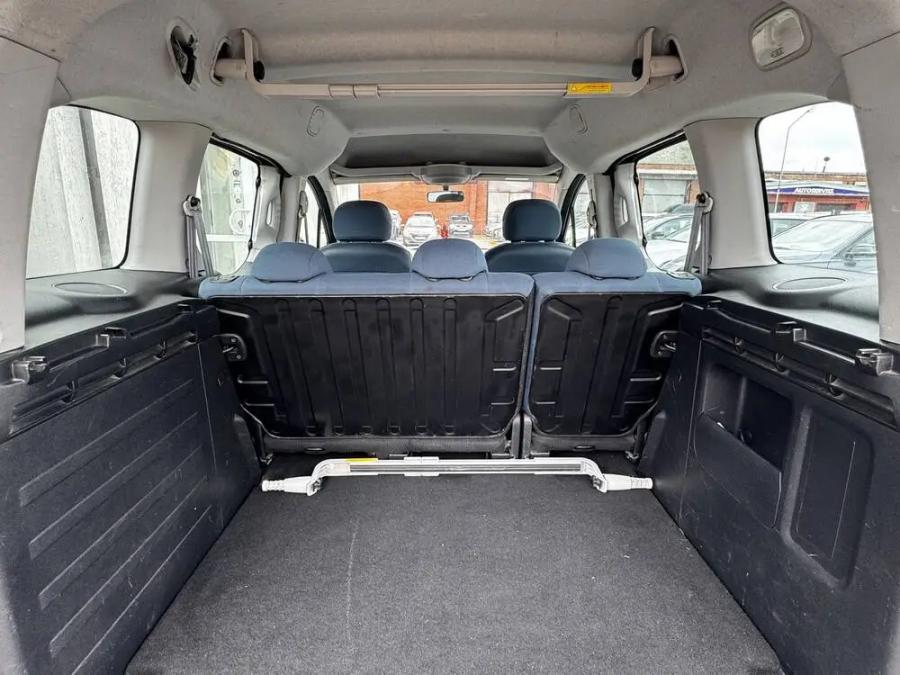 Grey Citroen Berlingo 2008 in Daugavpils, with an engine capacity of 1.60 L and mileage of 294 thousand km for 2490 €, photo 25 on AUTOMOTO.COM.LV