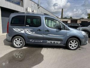 Pelēks Citroen Berlingo 2008 Šauļi, ar dzinēja tilpumu 1.56 L un nobraukumu 157 tūkst. km par 3350 €, foto 8 vietnē AUTOMOTO.COM.LV