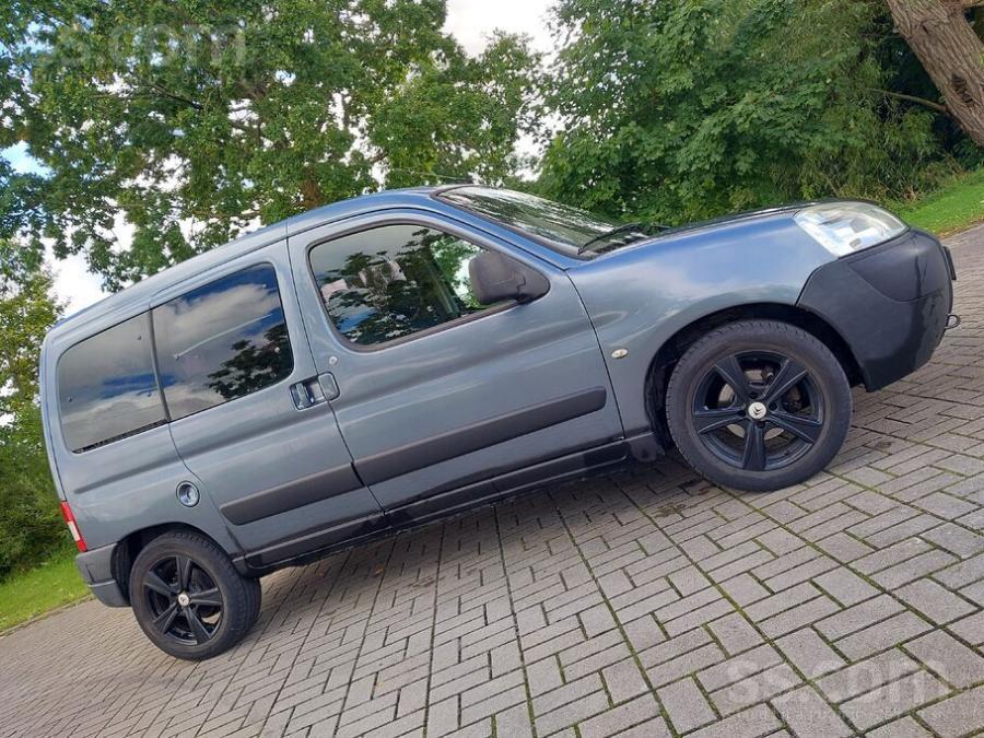 Pelēks Citroen Berlingo 2008 Liepāja, ar dzinēja tilpumu 1.40 L un nobraukumu 243 tūkst. km par 600 €, foto 1 vietnē AUTOMOTO.COM.LV
