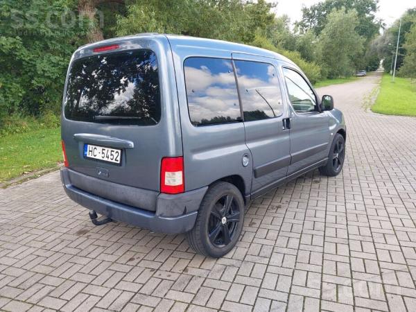 Pelēks Citroen Berlingo 2008 Liepāja, ar dzinēja tilpumu 1.40 L un nobraukumu 243 tūkst. km par 600 €, foto 3 vietnē AUTOMOTO.COM.LV
