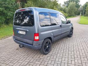 Pelēks Citroen Berlingo 2008 Liepāja, ar dzinēja tilpumu 1.40 L un nobraukumu 243 tūkst. km par 600 €, foto 3 vietnē AUTOMOTO.COM.LV