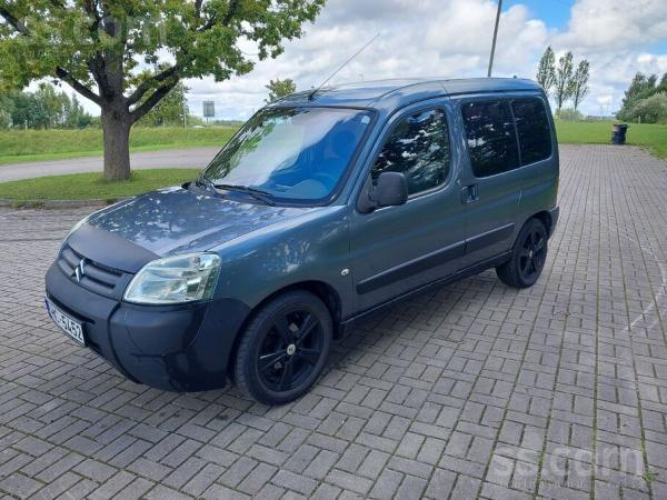 Pelēks Citroen Berlingo 2008 Liepāja, ar dzinēja tilpumu 1.40 L un nobraukumu 243 tūkst. km par 600 €, foto 4 vietnē AUTOMOTO.COM.LV