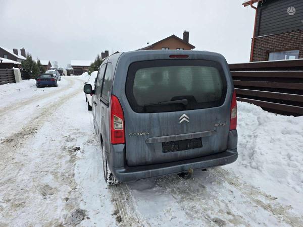 Grey Citroen Berlingo 2009 in Kaunas, with an engine capacity of 1.56 L and mileage of 305 thousand km for 2650 €, photo 5 on AUTOMOTO.COM.LV
