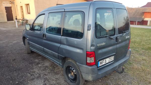 Pelēks Citroen Berlingo 2009 Panevēža, ar dzinēja tilpumu 1.60 L un nobraukumu 319 tūkst. km par 950 €, foto 4 vietnē AUTOMOTO.COM.LV