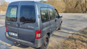 Grey Citroen Berlingo 2009 in Panevezys, with an engine capacity of 1.60 L and mileage of 319 thousand km for 950 €, photo 5 on AUTOMOTO.COM.LV