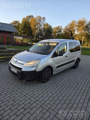 Pelēks Citroen Berlingo 2009 Liepāja, ar dzinēja tilpumu 1.60 L un nobraukumu 388 tūkst. km par 1650 €, foto  vietnē AUTOMOTO.COM.LV