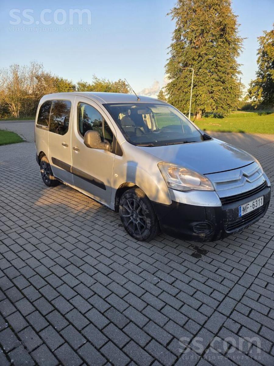 Pelēks Citroen Berlingo 2009 Liepāja, ar dzinēja tilpumu 1.60 L un nobraukumu 388 tūkst. km par 1650 €, foto 3 vietnē AUTOMOTO.COM.LV