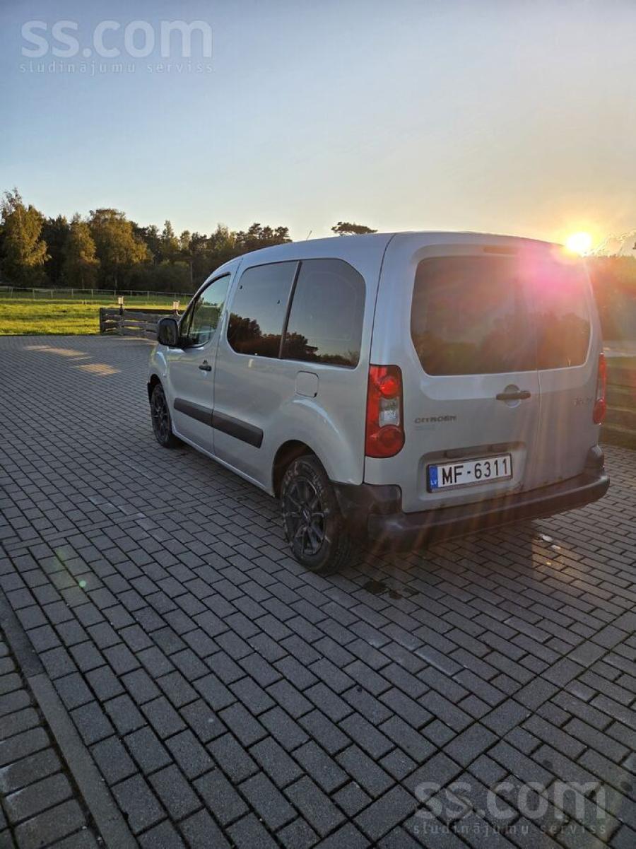Pelēks Citroen Berlingo 2009 Liepāja, ar dzinēja tilpumu 1.60 L un nobraukumu 388 tūkst. km par 1650 €, foto 4 vietnē AUTOMOTO.COM.LV