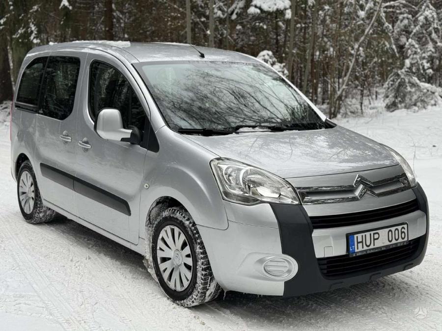 Grey Citroen Berlingo 2010 in Mazeikiai, with an engine capacity of 1.56 L and mileage of 270 thousand km for 2700 €, photo 1 on AUTOMOTO.COM.LV
