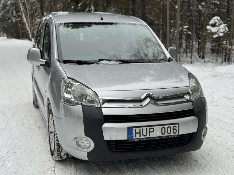 Grey Citroen Berlingo 2010 in Mazeikiai, with an engine capacity of 1.56 L and mileage of 270 thousand km for 2700 €, photo 2 on AUTOMOTO.COM.LV