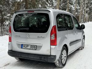 Grey Citroen Berlingo 2010 in Mazeikiai, with an engine capacity of 1.56 L and mileage of 270 thousand km for 2700 €, photo 5 on AUTOMOTO.COM.LV
