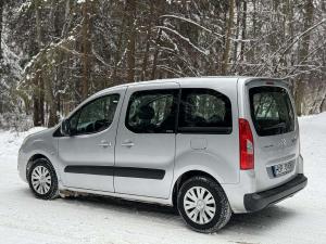 Grey Citroen Berlingo 2010 in Mazeikiai, with an engine capacity of 1.56 L and mileage of 270 thousand km for 2700 €, photo 8 on AUTOMOTO.COM.LV