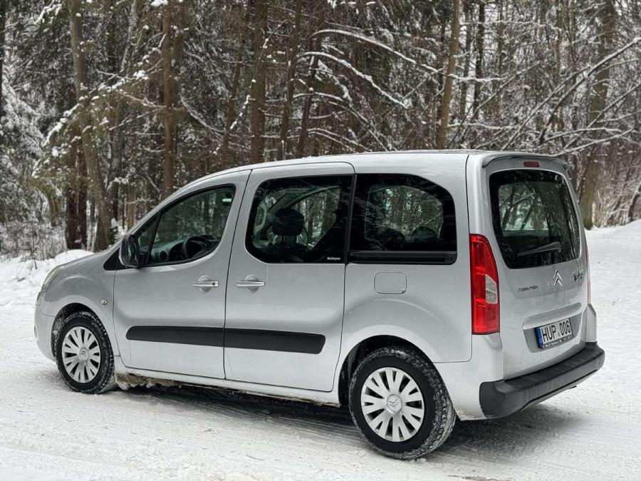 Grey Citroen Berlingo 2010 in Mazeikiai, with an engine capacity of 1.56 L and mileage of 270 thousand km for 2700 €, photo 8 on AUTOMOTO.COM.LV