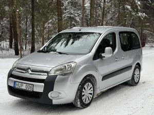 Grey Citroen Berlingo 2010 in Mazeikiai, with an engine capacity of 1.56 L and mileage of 270 thousand km for 2700 €, photo 9 on AUTOMOTO.COM.LV