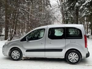 Grey Citroen Berlingo 2010 in Mazeikiai, with an engine capacity of 1.56 L and mileage of 270 thousand km for 2700 €, photo 10 on AUTOMOTO.COM.LV