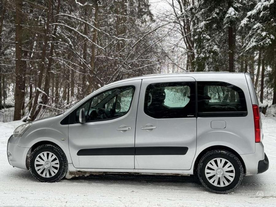 Grey Citroen Berlingo 2010 in Mazeikiai, with an engine capacity of 1.56 L and mileage of 270 thousand km for 2700 €, photo 10 on AUTOMOTO.COM.LV