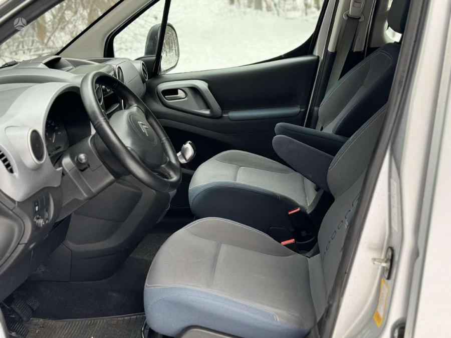 Grey Citroen Berlingo 2010 in Mazeikiai, with an engine capacity of 1.56 L and mileage of 270 thousand km for 2700 €, photo 12 on AUTOMOTO.COM.LV