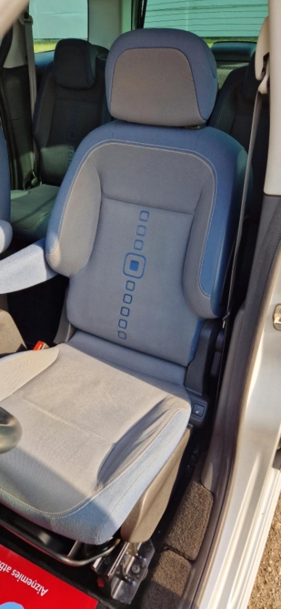 Pelēks Citroen Berlingo 2010 Rīga, ar dzinēja tilpumu 1.60 L un nobraukumu 212 tūkst. km par 5550 €, foto 20 vietnē AUTOMOTO.COM.LV